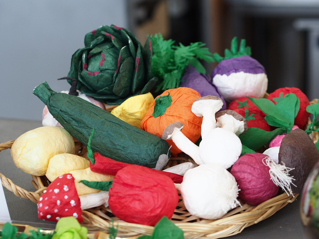 Making Paper fruits and vegetables in VERSAILLES. – OMIKSE